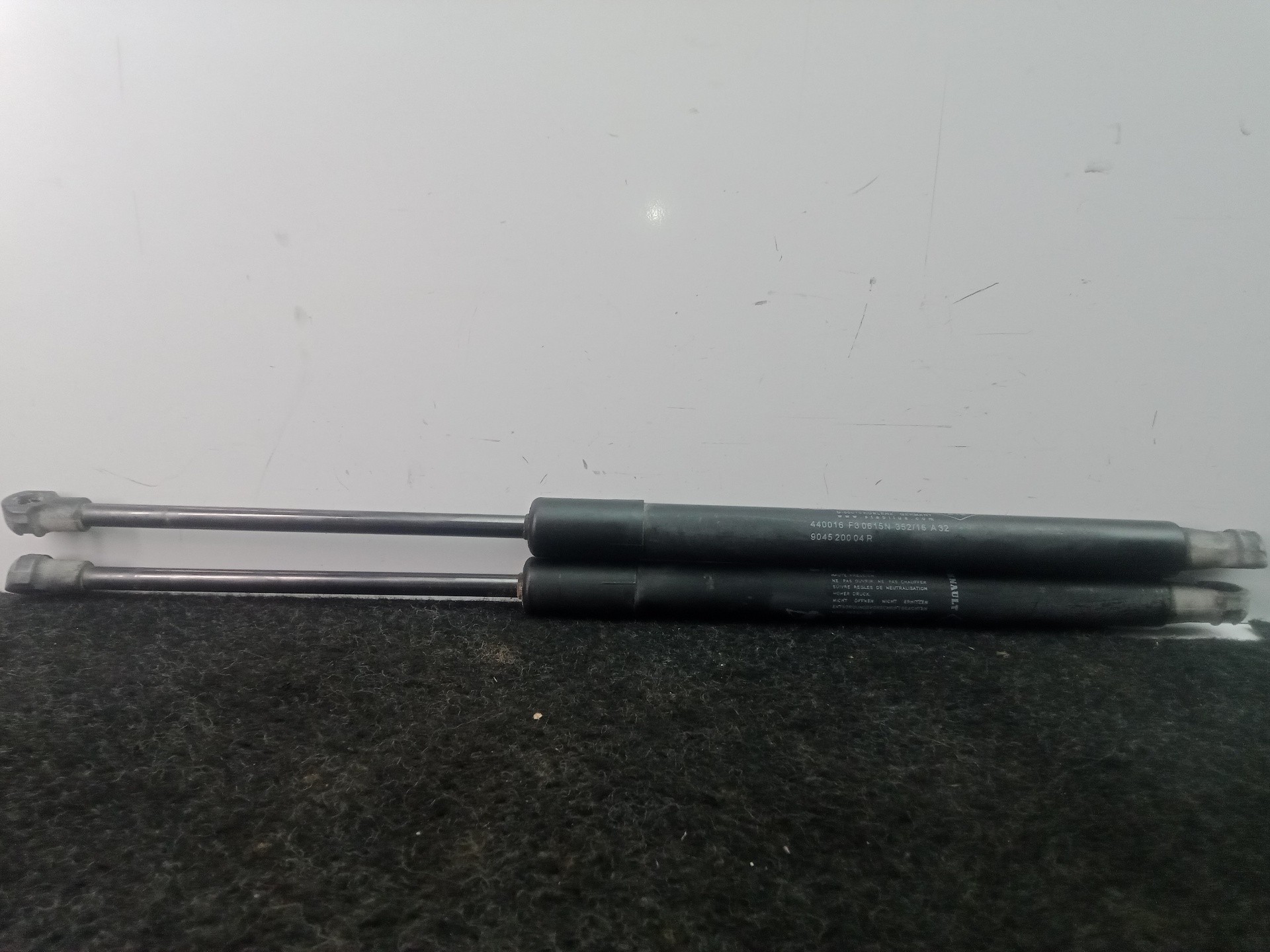 904520004R STOSSDÄMPFER FÜR KOFFERRAUM / TÜR HECKKLAPPENDÄMPFER / 615N ...